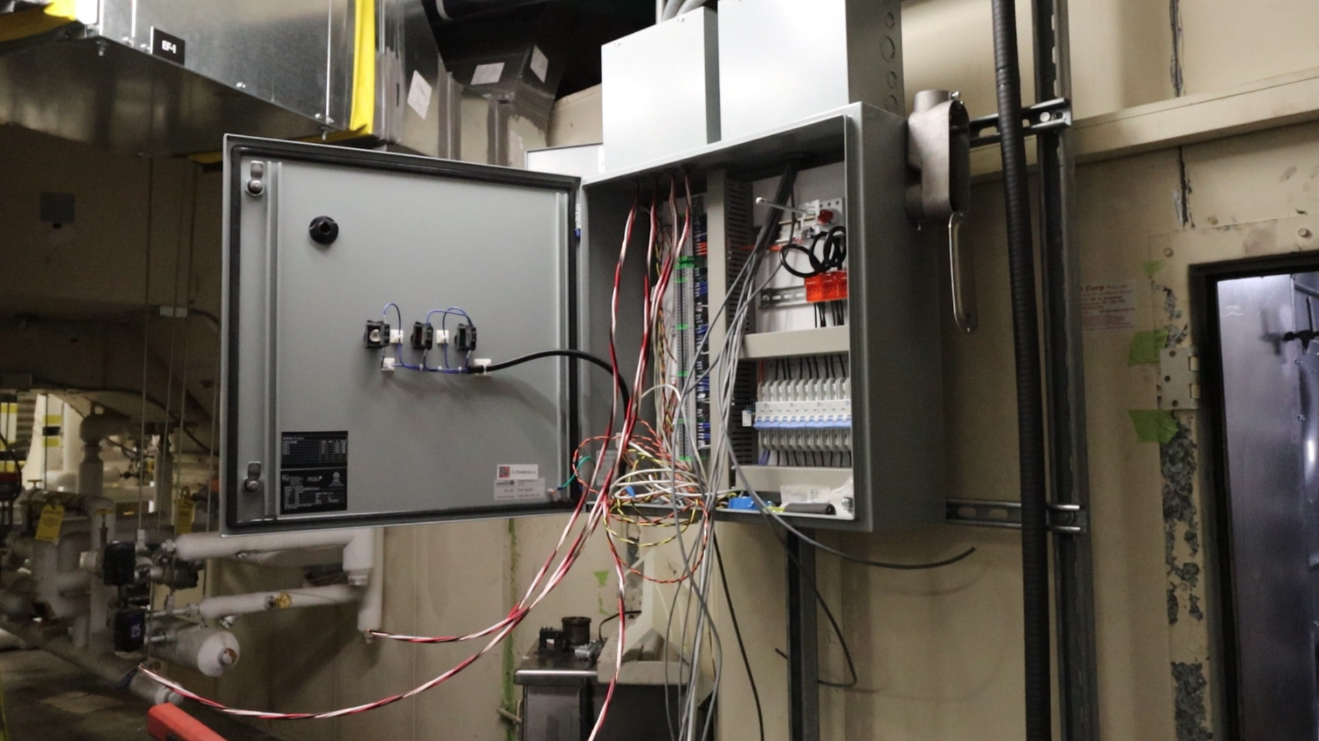 Energy-saving multiple fan array. Born for HVAC Retrofit.